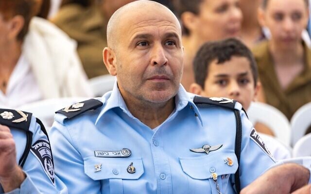 مشيرة إلى هبوط طارئ، الشرطة تحث المتظاهرين على عدم إغلاق الطرق المؤدية