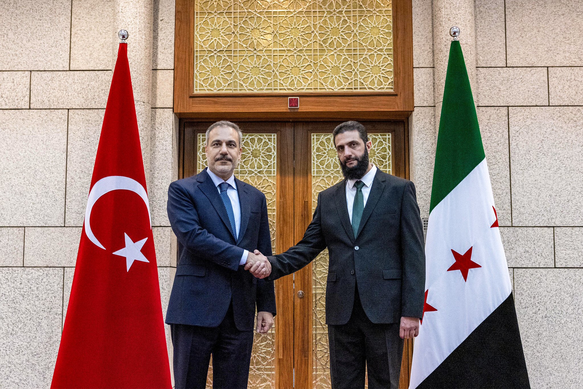 أحمد الشرع يؤكد أن كل الأسلحة في سوريا ستخضع لسيطرة الدولة - تايمز أوف ...