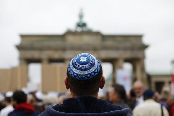 The Blogs: Are Young Jews as Proud as Pope Francis? | Elchanan Poupko ...