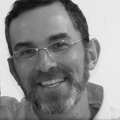 Dan Jacobson, at The Blogs
