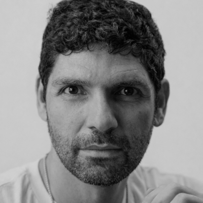 The Blogs: Why Do We Accept Armed Guards at Synagogues? | Tsahi Shemesh ...