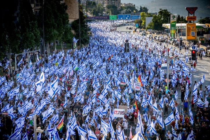 Netanyahu, soyez bien attentif aux grondements de l'histoire du peuple ...