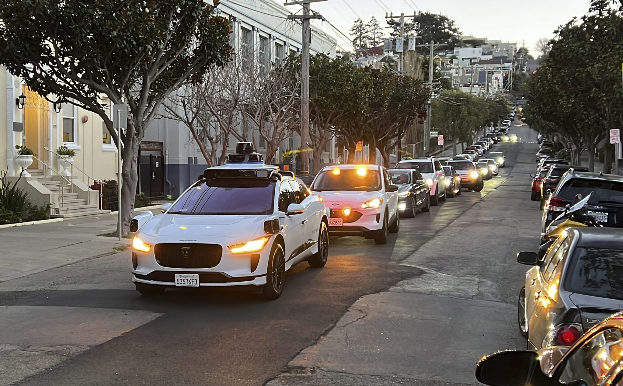Les rabbins, les robots-taxis qui envahissent San Francisco et le ...