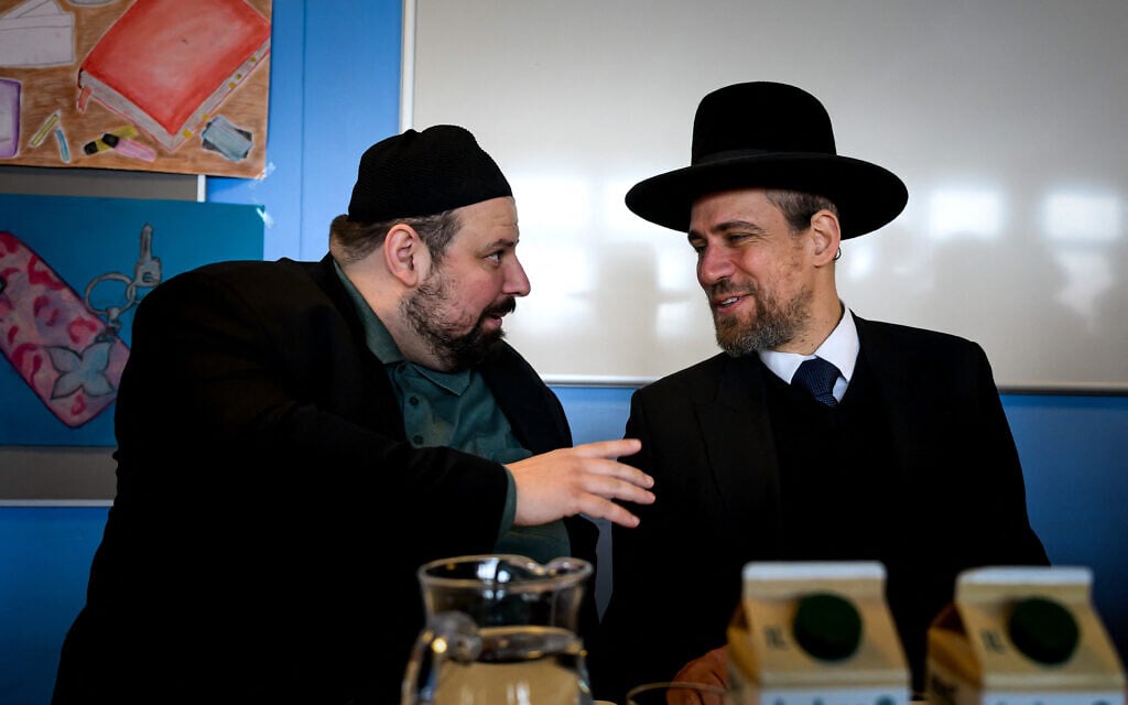 Face aux élèves en Autriche, un imam et un rabbin main dans la main ...