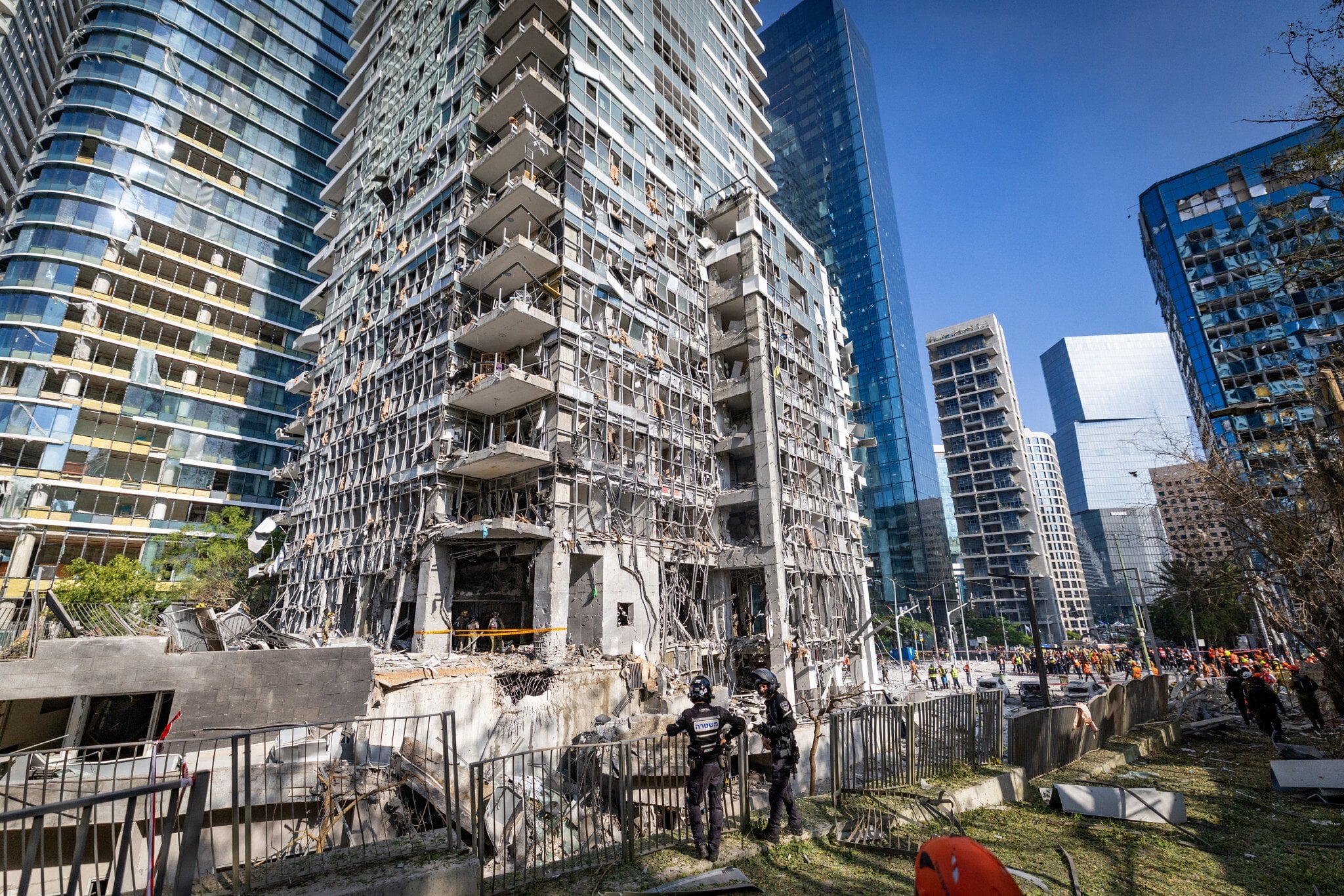 Ramat Gan sous le choc après l'impact d'un missile iranien sur son ...