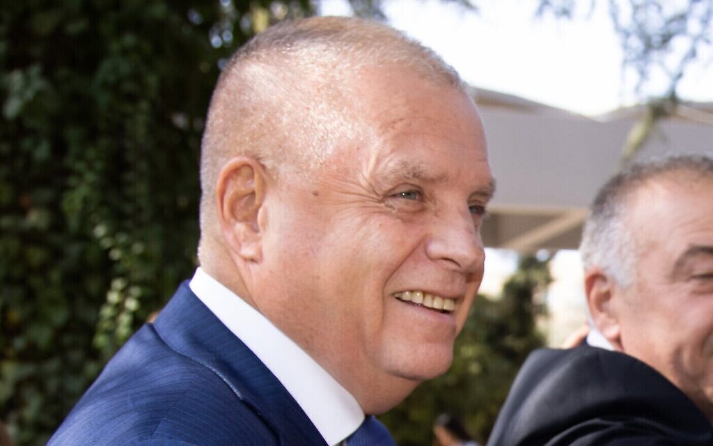 Trente ans après, un retour place Rabin redonne espoir au bras droit du ...