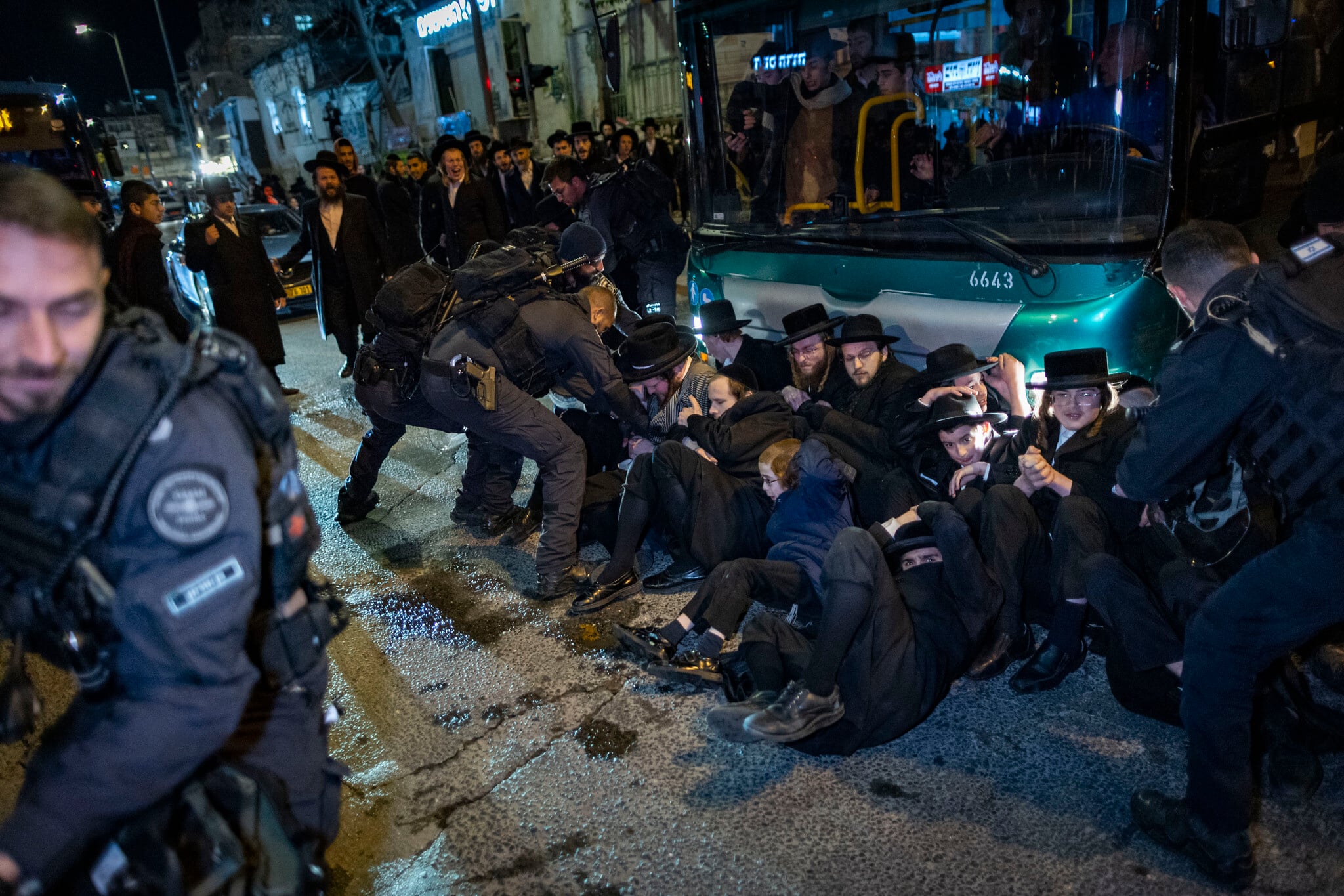 La police empêcherait l'armée d'arrêter les réfractaires dans les ...