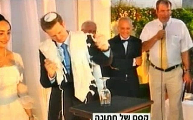 Groom breaks the glass with his mind | The Times of Israel