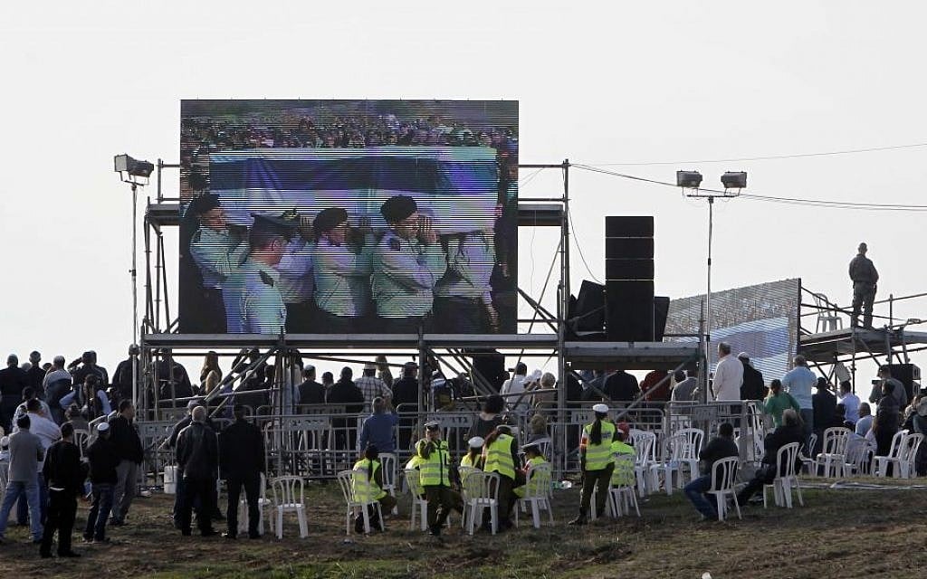Prime minister Ariel Sharon laid to rest at his farm in southern Israel ...