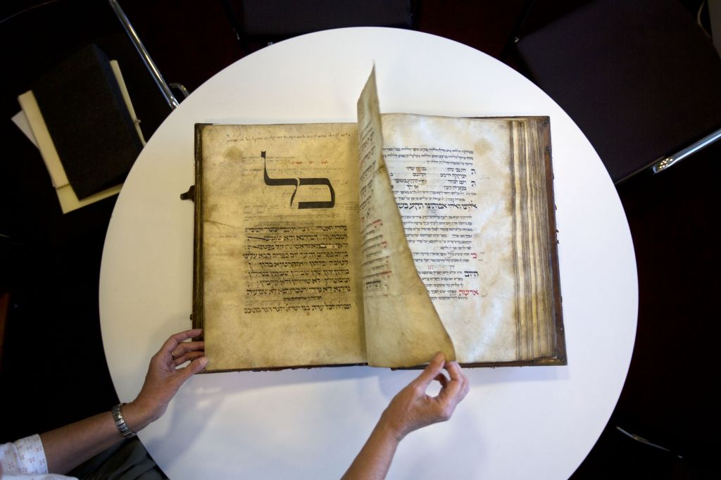 In Jerusalem, a glimpse of Newton's apocalypse, smuggled Syrian bibles ...