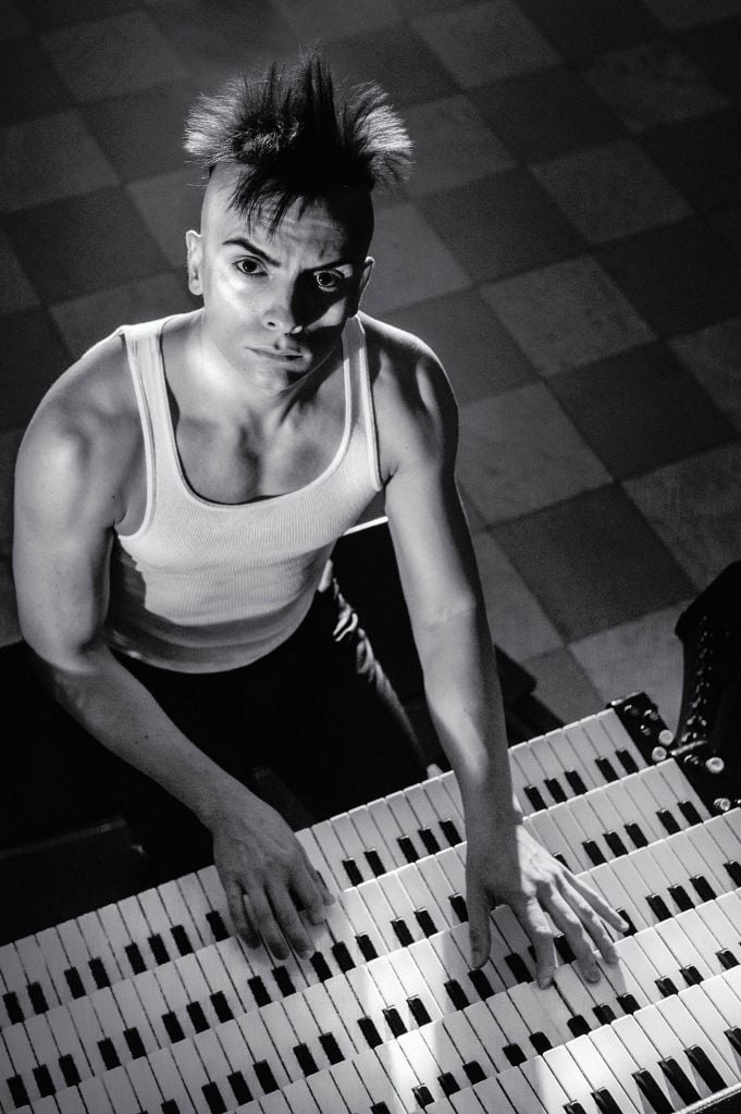 Unorthodox pipe organist eschews the church for dazzle and bling | The ...