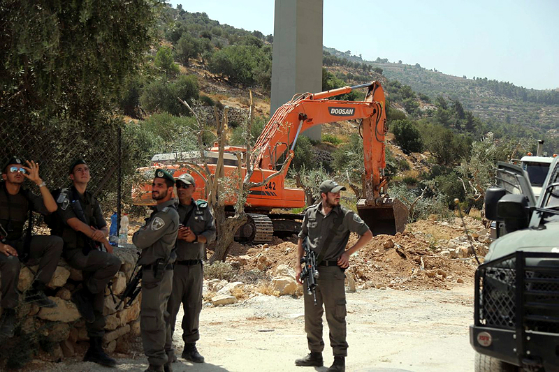 Palestinian Christians, police clash over barrier construction | The ...