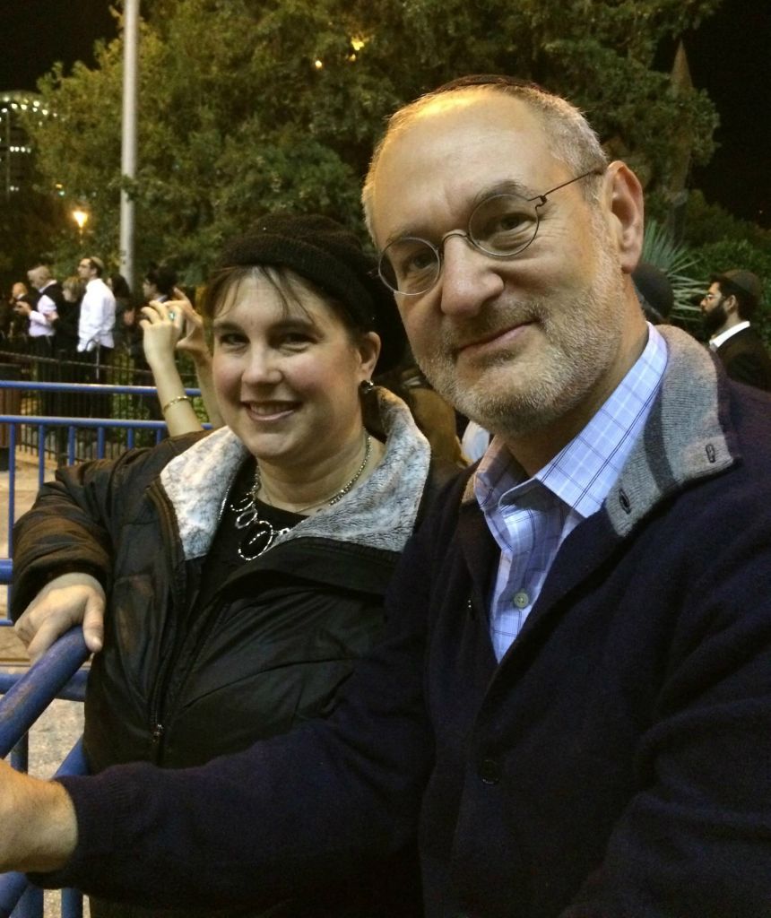 Thousands from Israel, overseas at wedding of terror victim's daughter ...