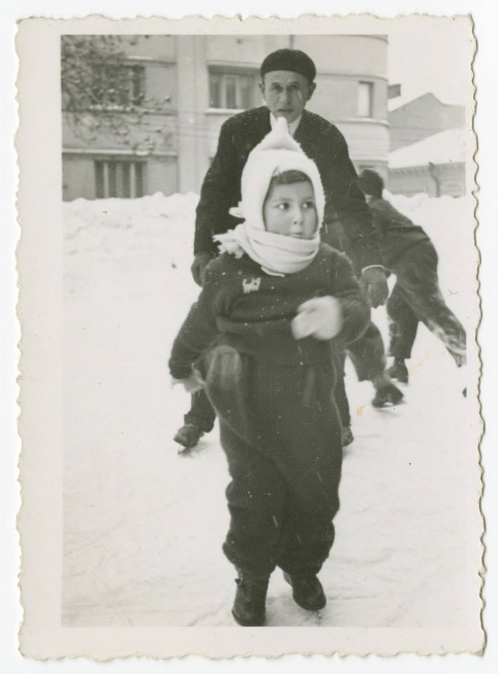 Smuggled out of ghetto, mystery photo trove turns out to be family of ...
