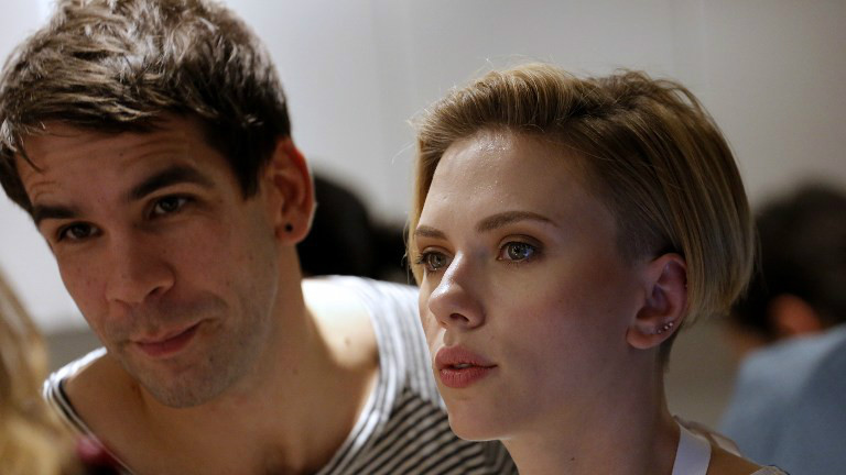 Scarlett Johansson turns popcorn girl in Paris | The Times of Israel