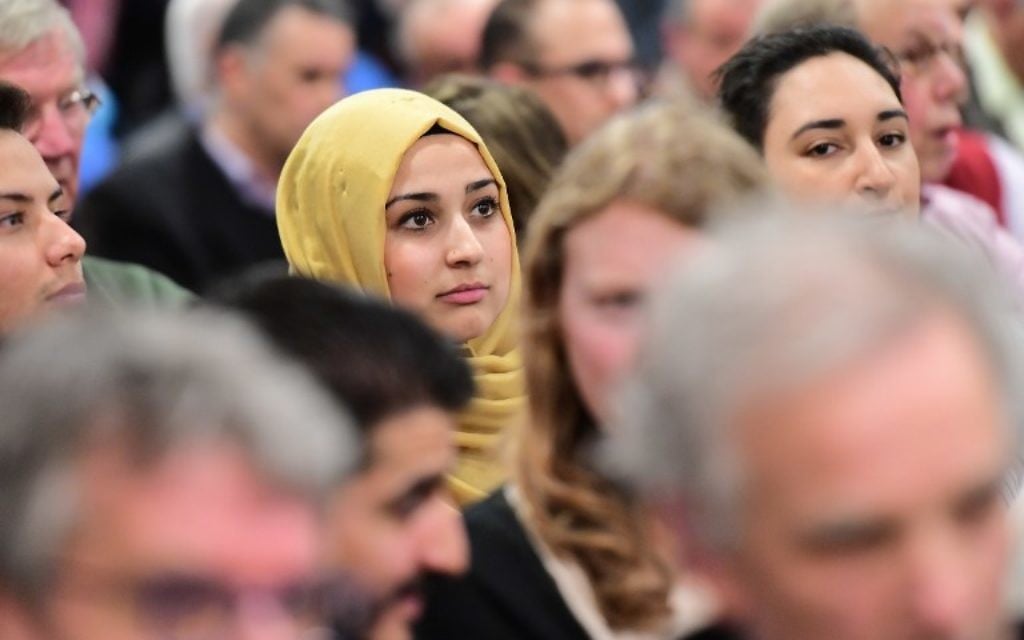 In a Rotterdam mosque, anxious Dutch citizens debate the role of Islam ...
