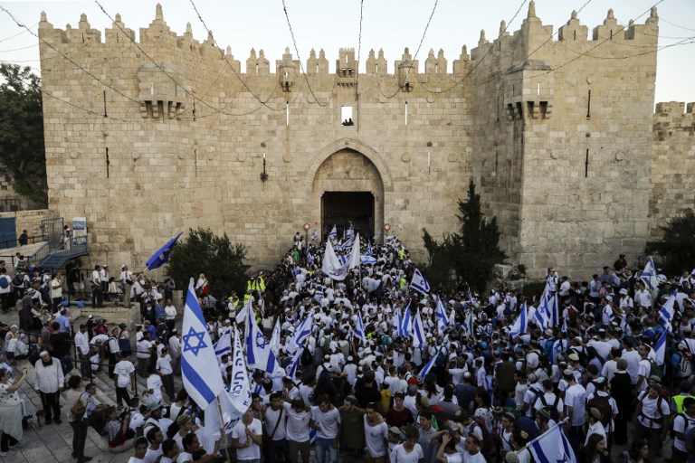 Police boot Jews from Temple Mount for raising Israel flag on volatile ...