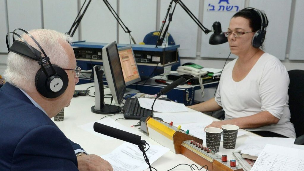 At 7:04 p.m., after 81 years, Israel Radio fades to music | The Times ...