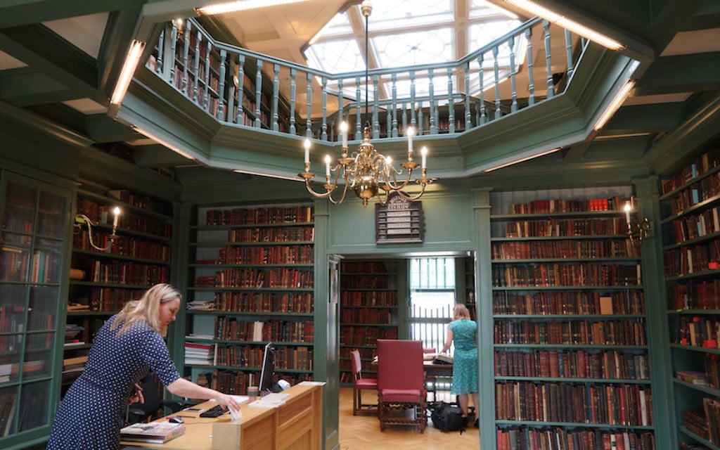 This 400-year-old Jewish library survived Hitler and the Inquisition ...