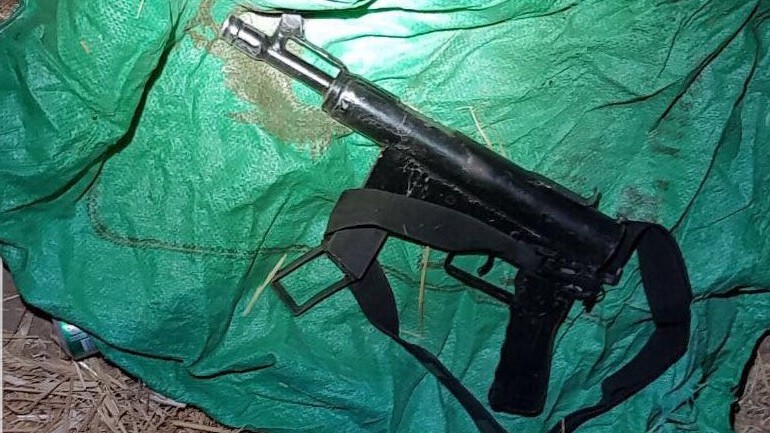 Soldier lightly hurt by rock throwers in West Bank raid | The Times of ...