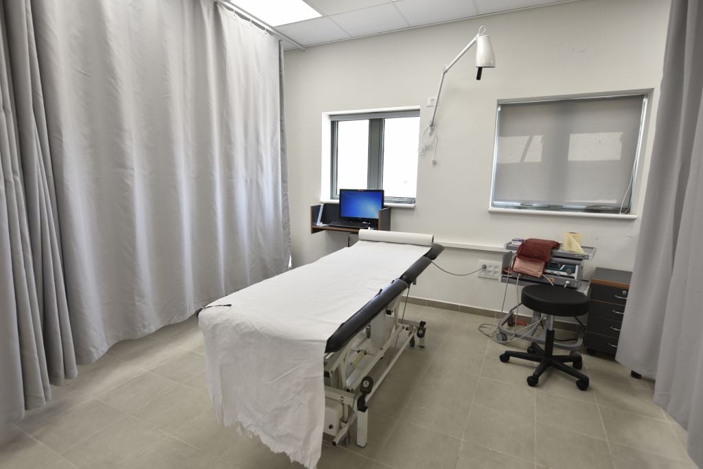 Army opens new medical center to treat masses of troops flocking south ...