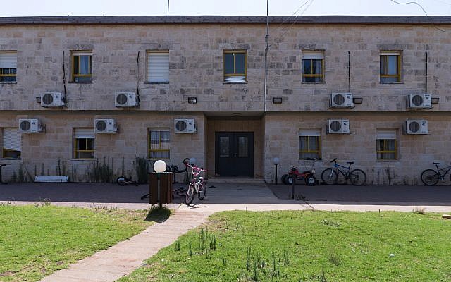 Have Amona 'refugees' found a recipe for post-evacuation success? | The ...