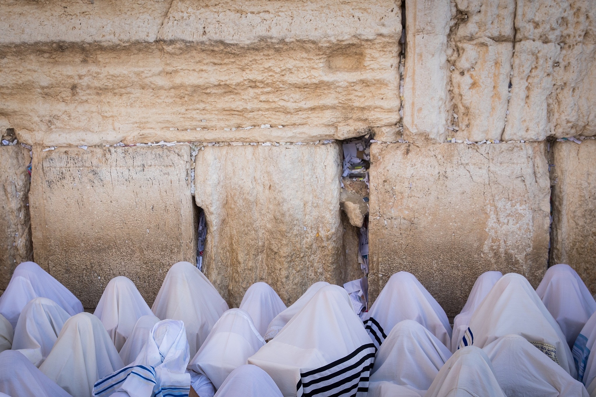Thousands flock to Western Wall for Priestly Blessing | The Times of Israel