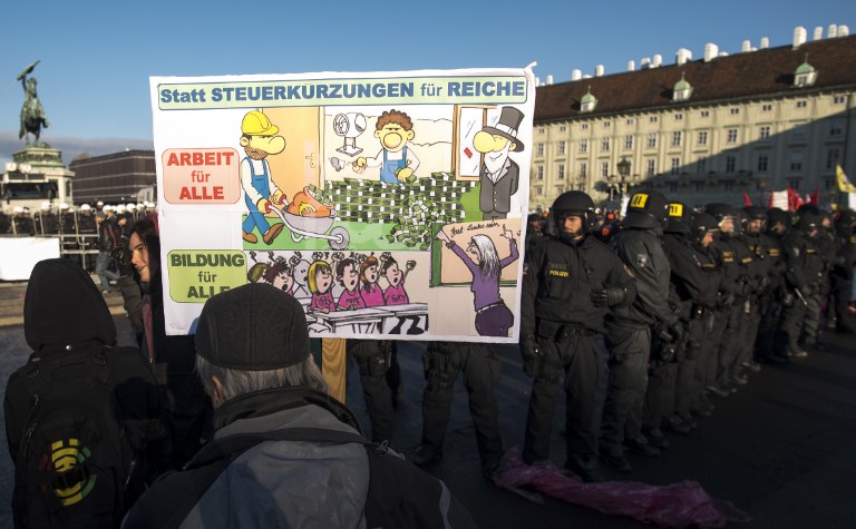 Demonstrations, heavy police presence for new right-wing Austrian ...