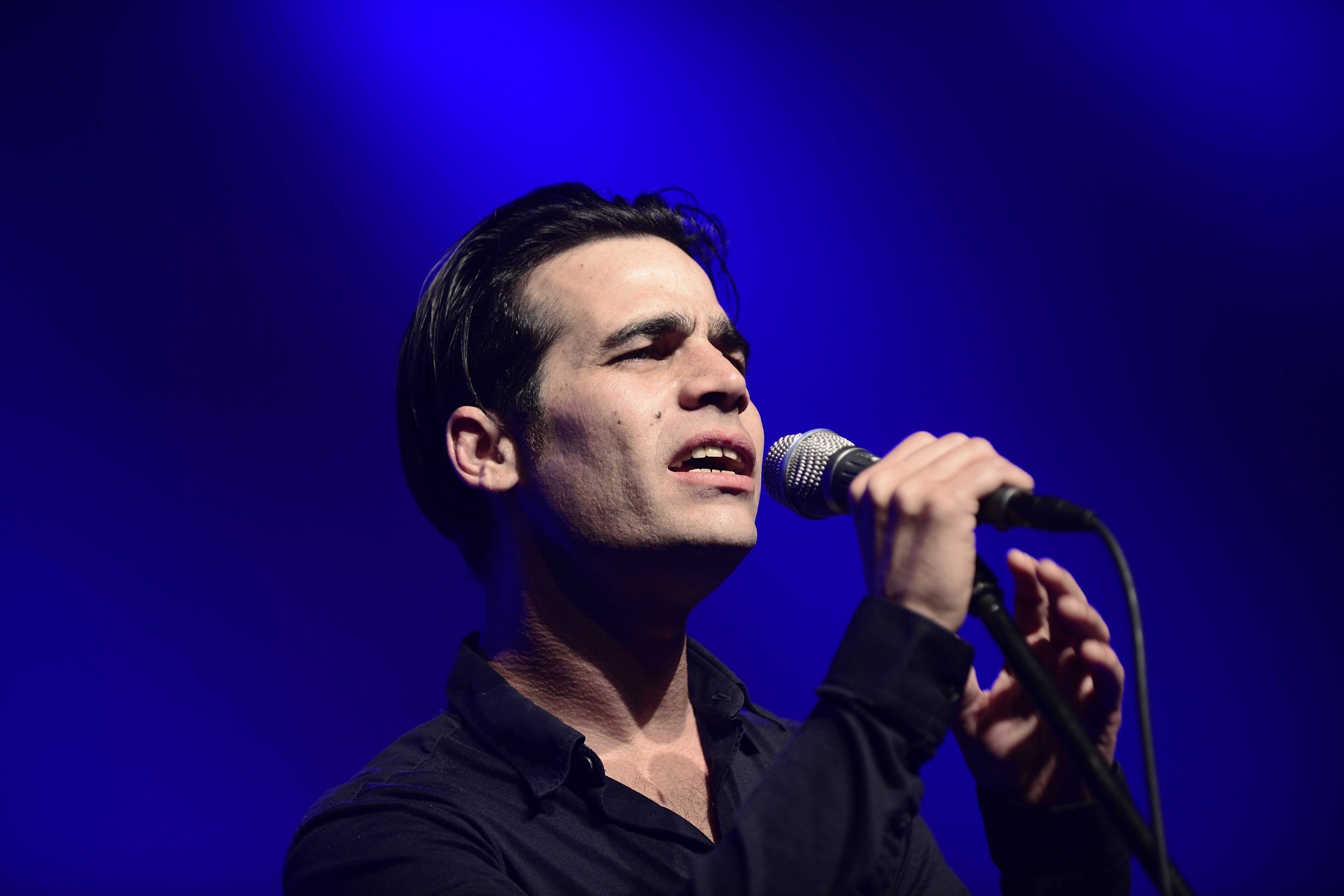 Israeli singers scolded for posing with endangered falcons in UAE | The ...