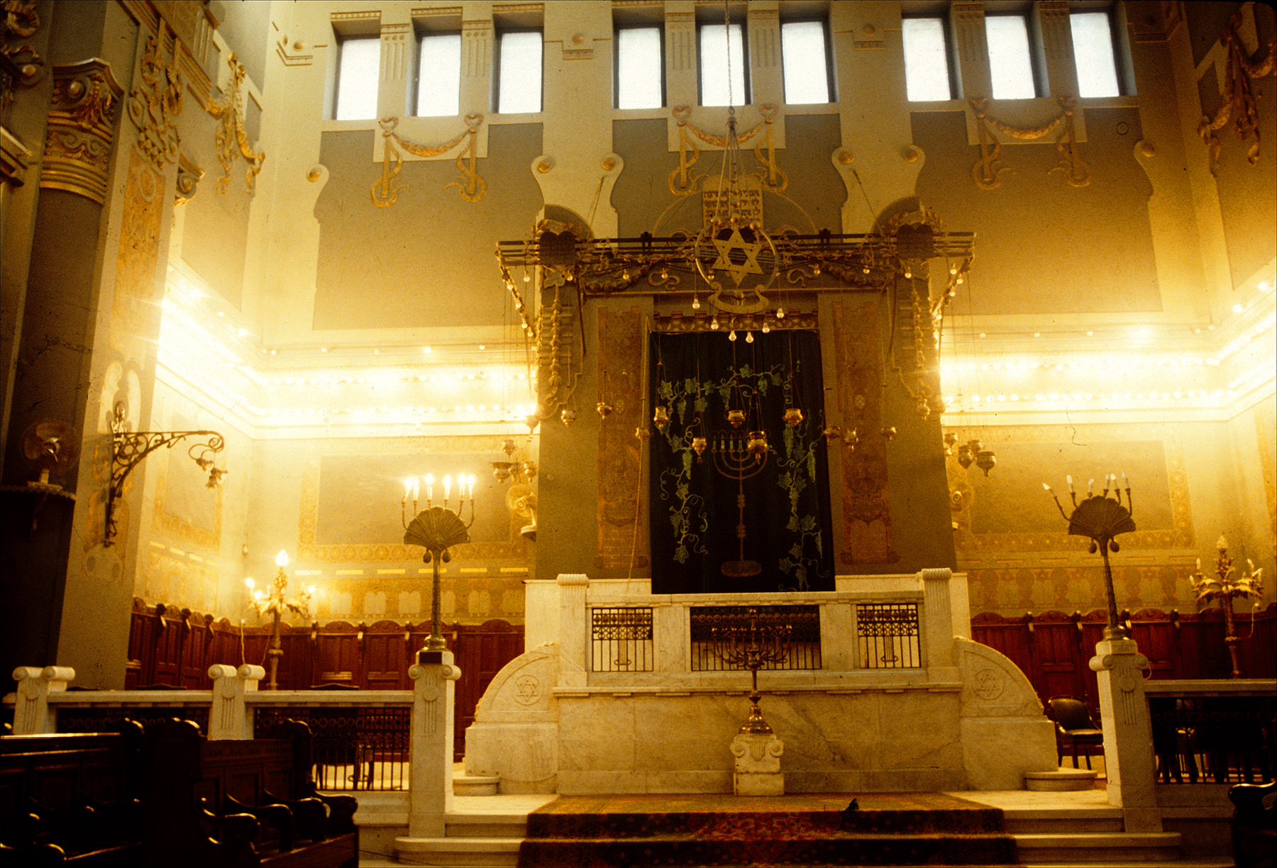Lost 1,000-year-old Hebrew Bible found on dusty Cairo synagogue shelf ...