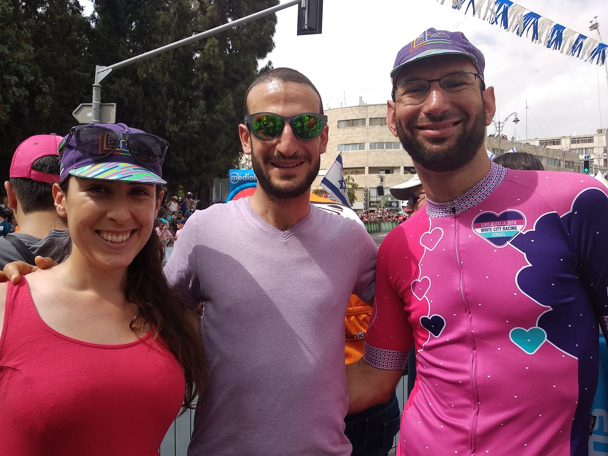 Riding in Jerusalem, defending champion captures lead in day 1 of Giro ...