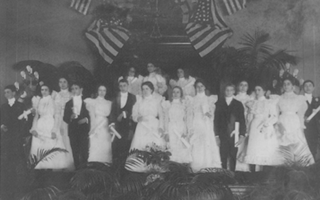 Why synagogues started putting American flags in the sanctuary | The ...