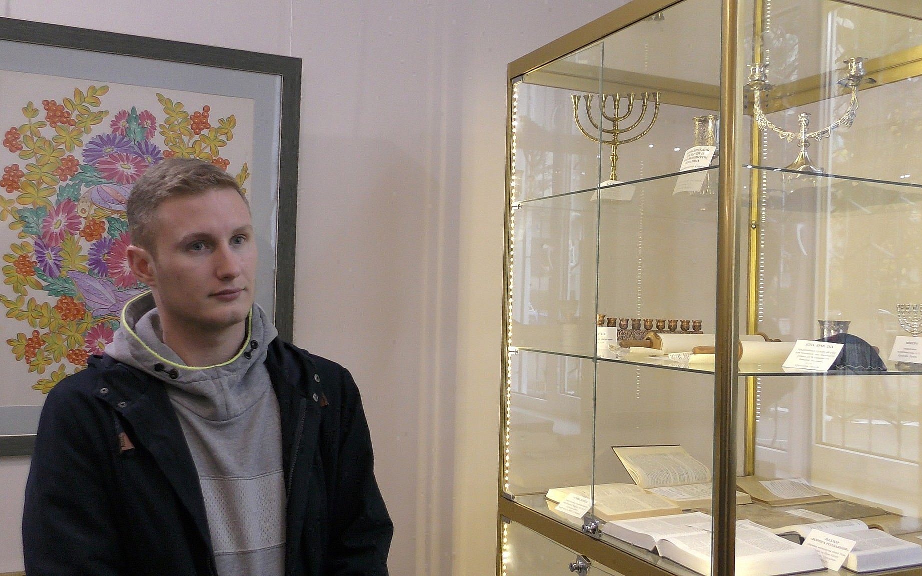 Ukrainian youth and townsfolk band together to restore neglected Jewish ...