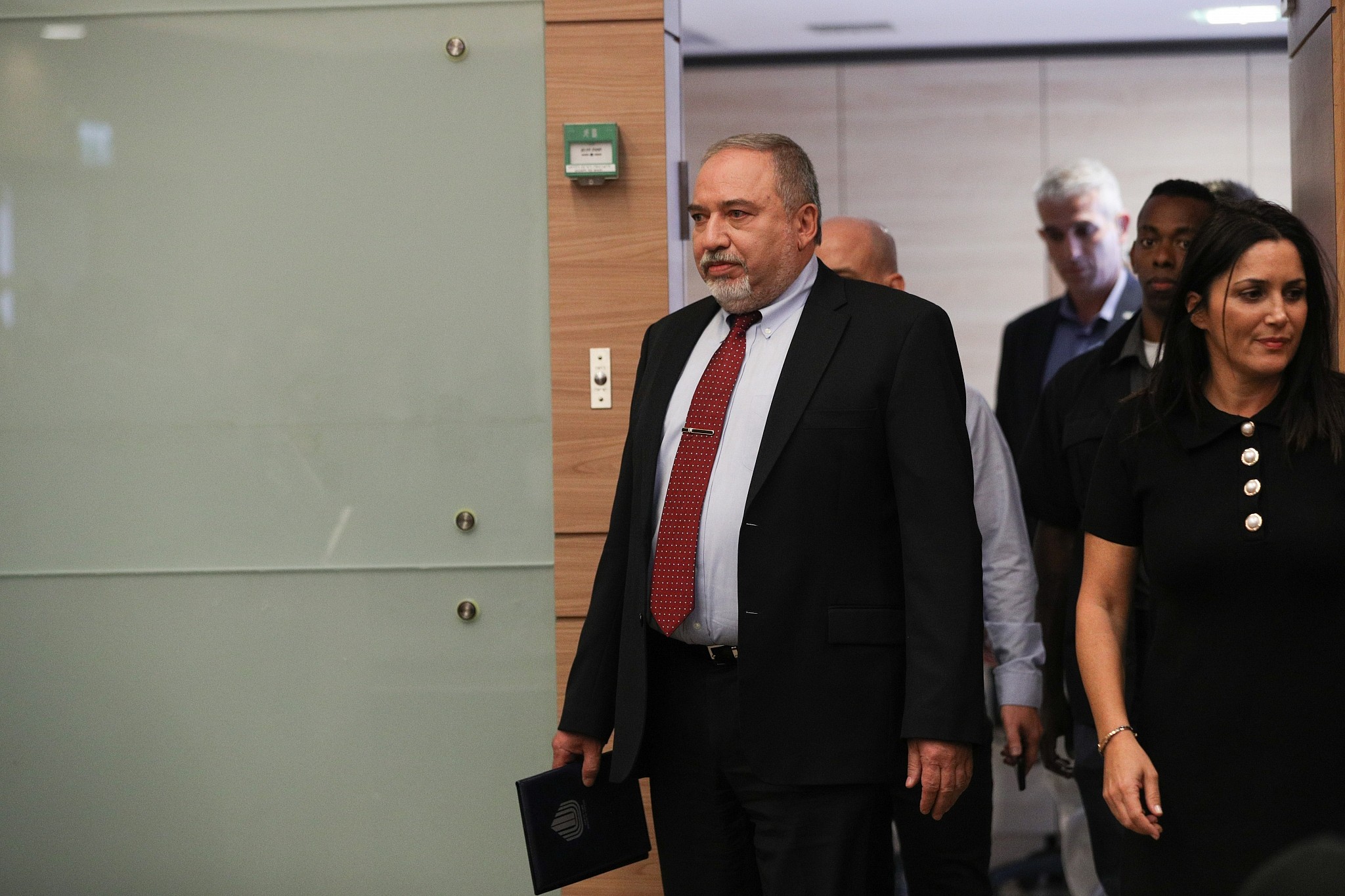 Liberman's exit puts election ball in Netanyahu's court, but not on his ...