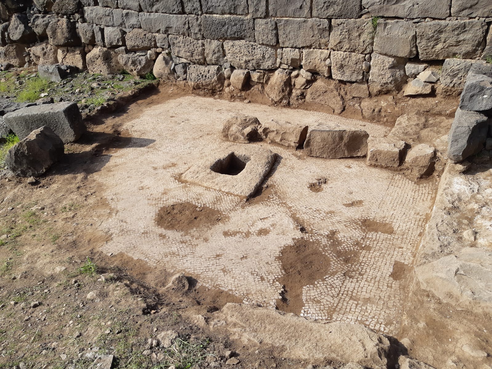 12-year-old finds ancient gemstone in Galilean Jewish village cursed by ...