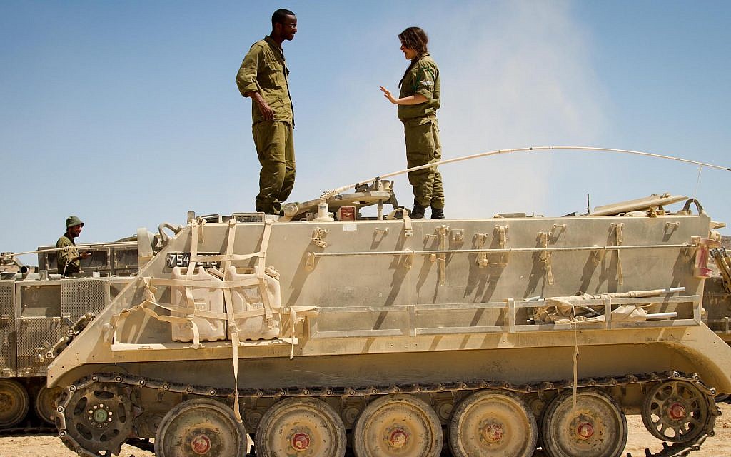 A photographer explores what it's like to be a female combat soldier in ...