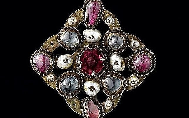 Stunning finds from the Met’s exhibit on medieval Jewish treasure | The ...