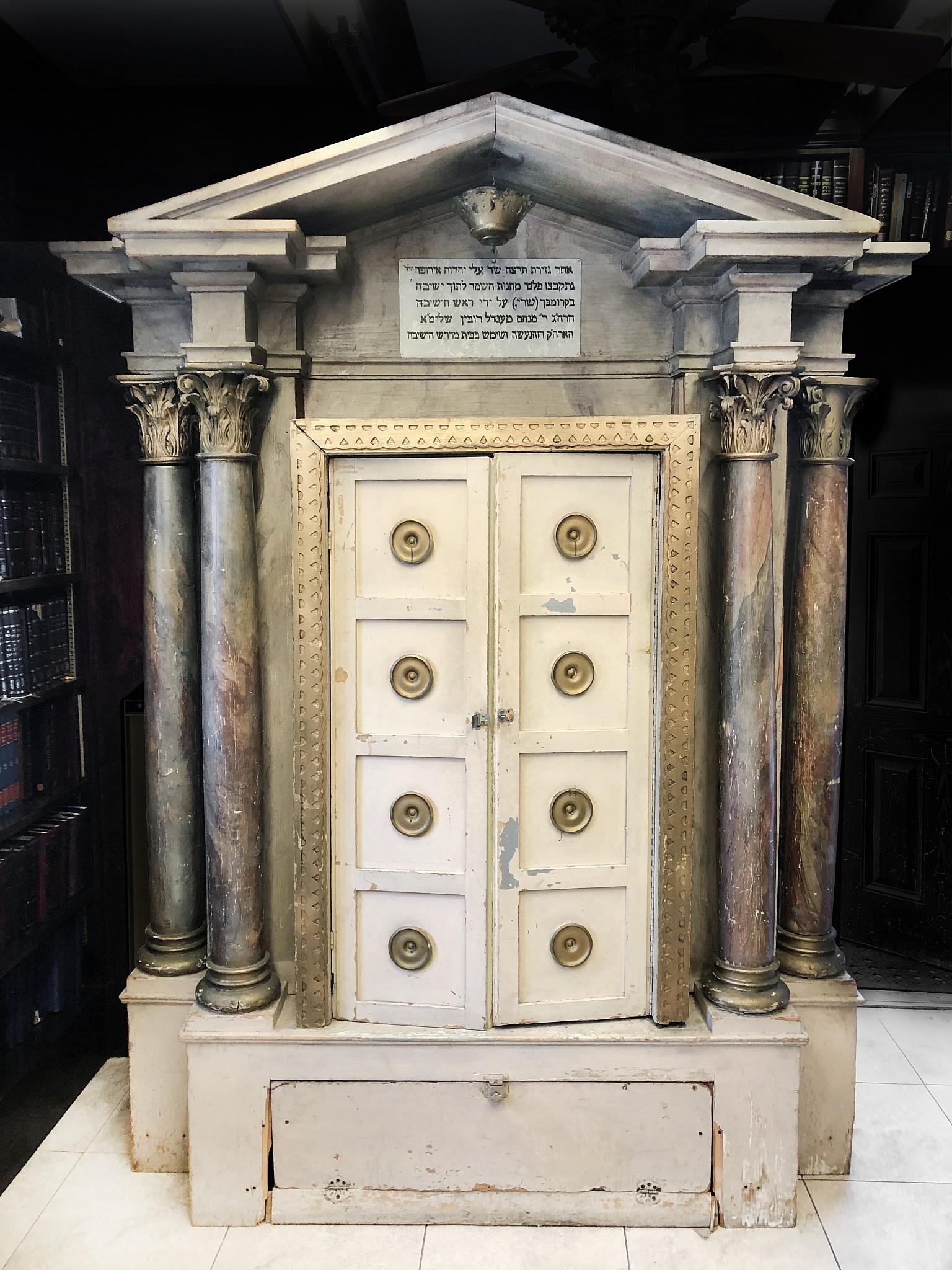 Post-WWII Torah ark built by US soldiers in DP camp sparks battle ...