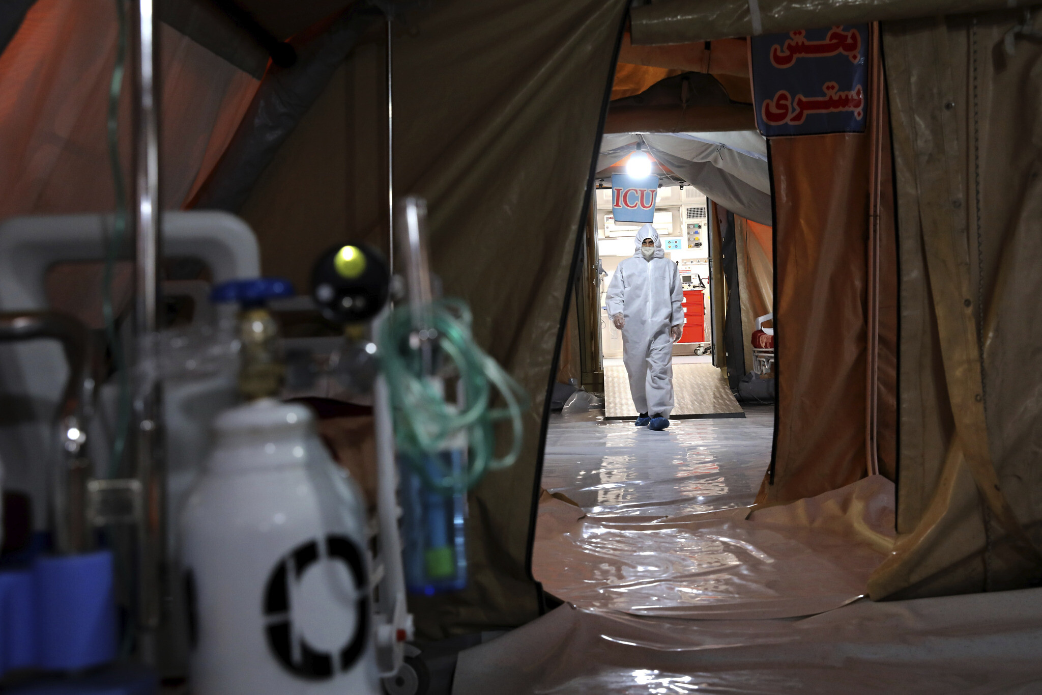 As deaths soar, Iran's military sets up 2,000-bed hospital in ...