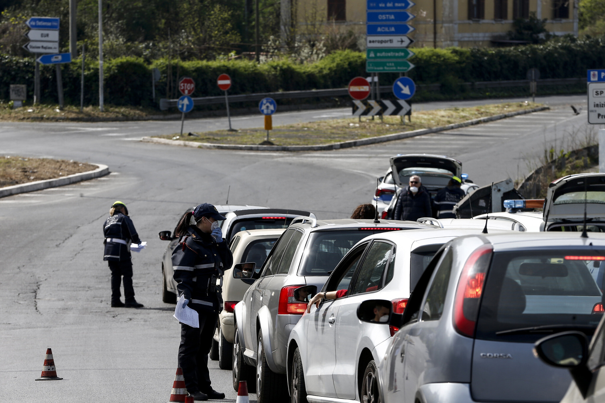 Italy: Record 800 dead from virus in a day, with almost 5,000 ...
