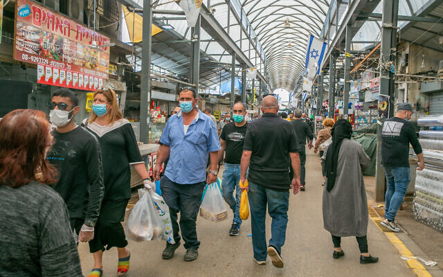 Thousands of Israelis head to beaches, markets, flouting social ...