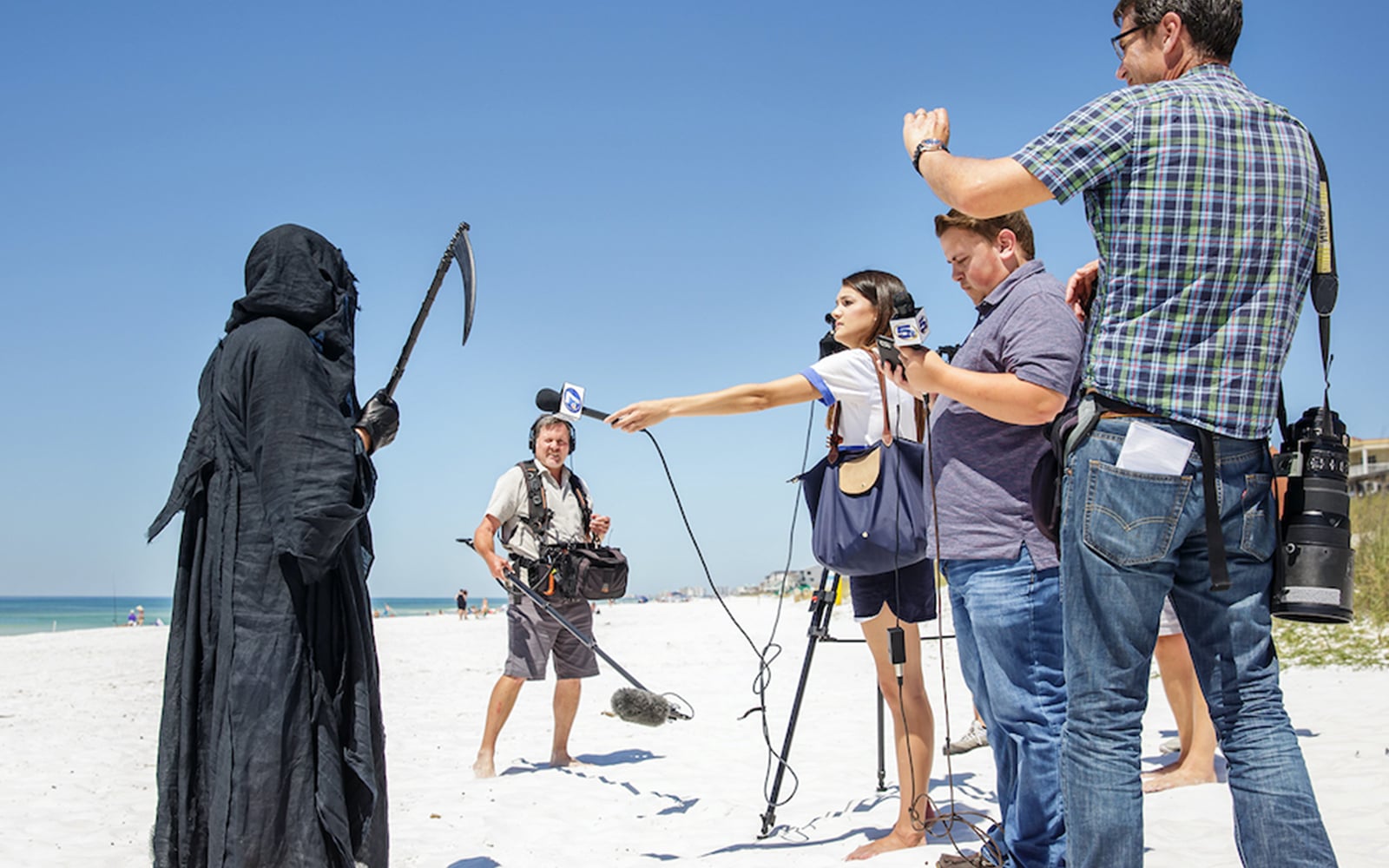Jewish lawyer dresses as the Grim Reaper to protest Florida beach ...