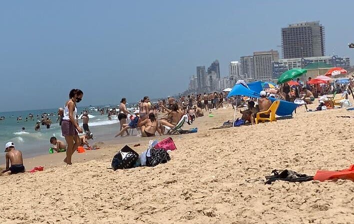 Beaches packed despite virus regulations as Israel swelters under ...