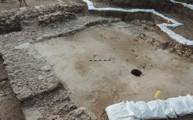 Archaeologists say earthquake caused sudden disuse of Canaanite wine ...
