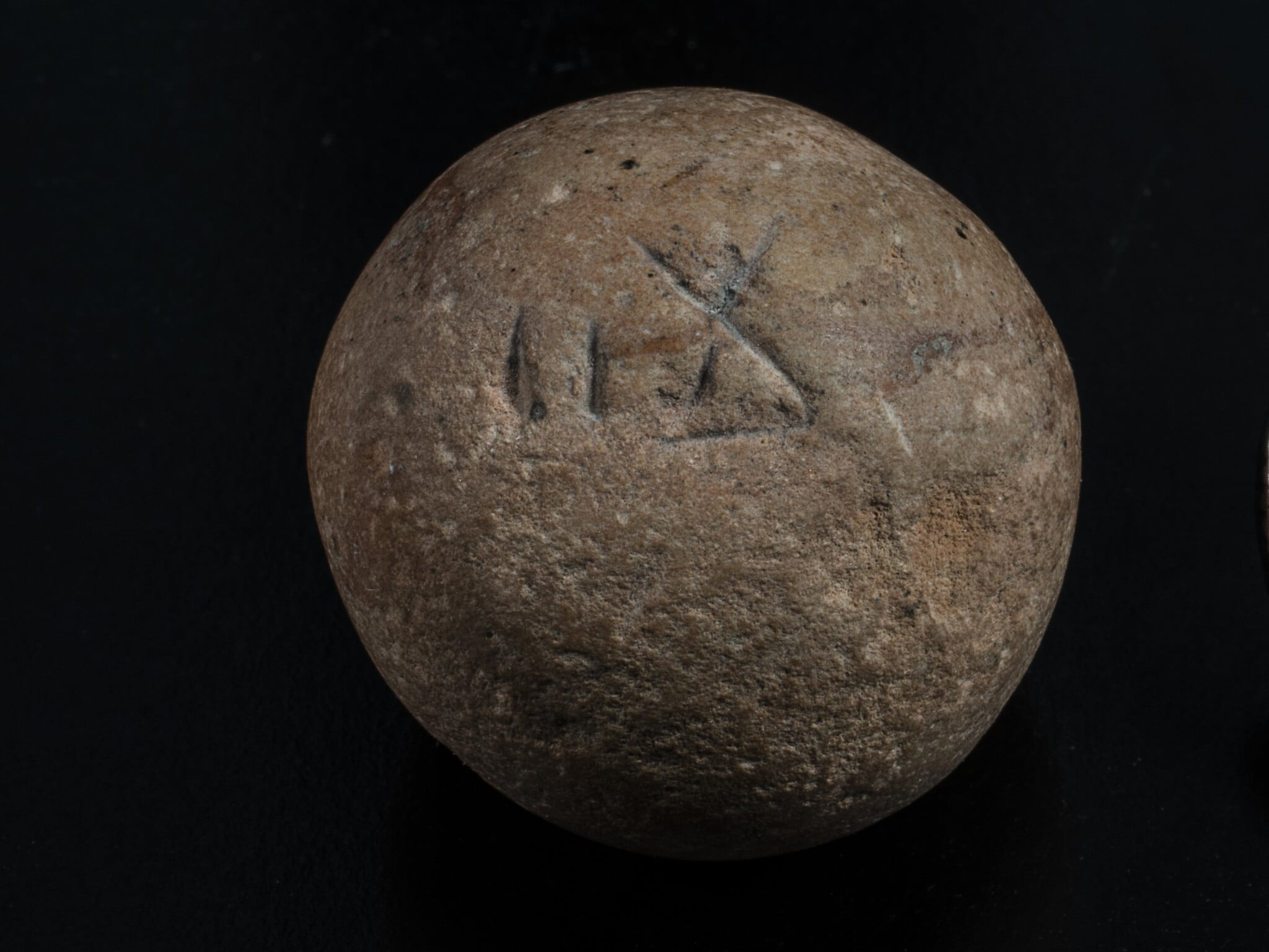 Weight, weight: Western wall dig uncovers flubbed 2,700-year-old 2 ...