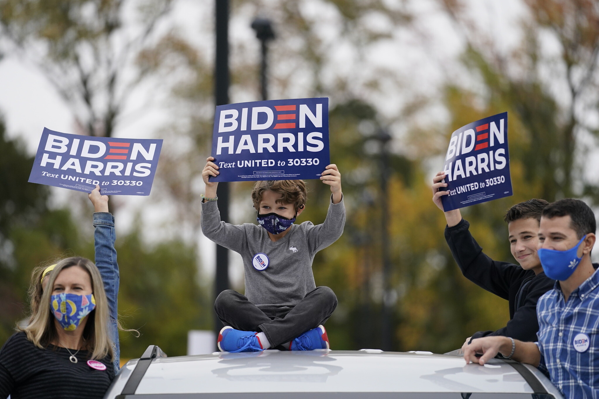 As election nears, Trump votes in Florida, Biden holds rallies in ...