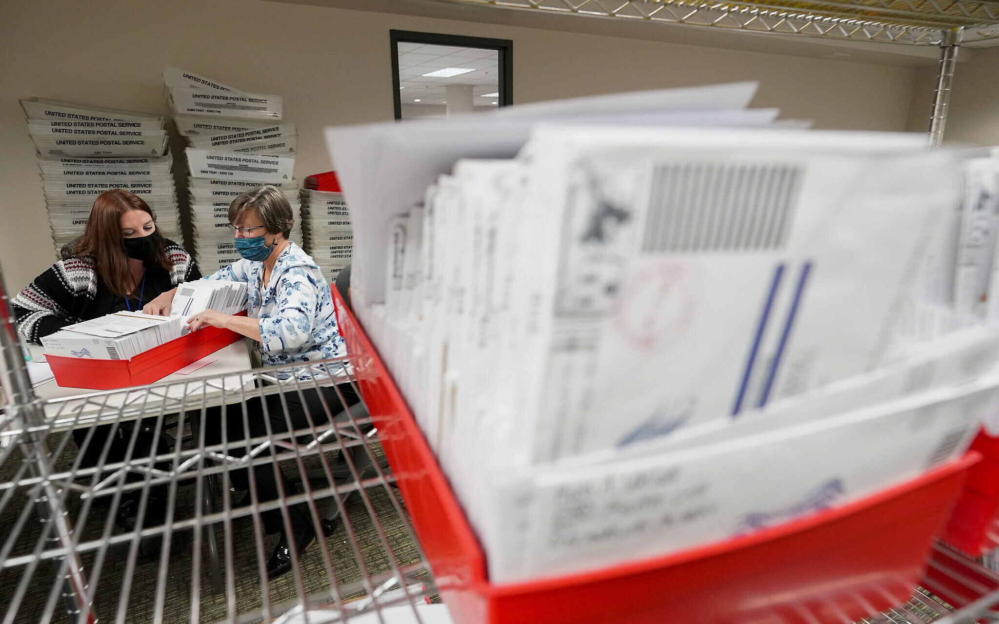 Today's vote count: Biden gains ground in 3 states, Trump in 1 | The ...