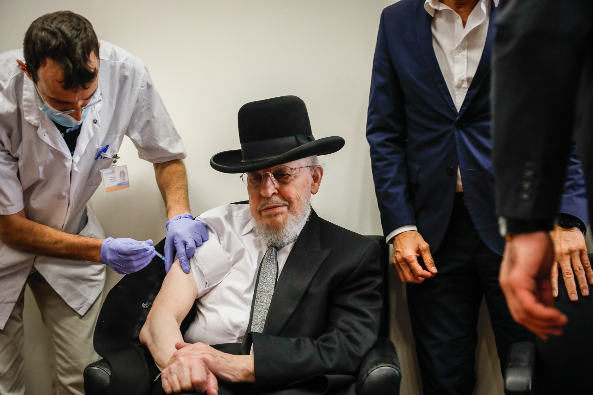 Vaccine drive revs up as Israelis over 60 start getting virus shots ...