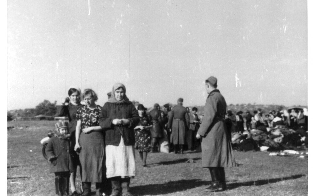 ‘The Ravine’ unpacks rare WWII photo to illuminate massacre of Miropol ...