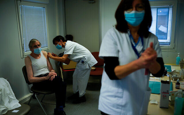 Pfizer, Moderna both trying for 3rd dose booster shots to combat virus ...